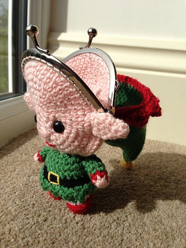 Ravelry: Elf Coin Purse pattern by Laura Sutcliffe