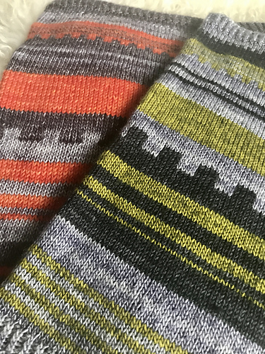 Ravelry: Line and Crenellation Cowl pattern by Peri Wilson