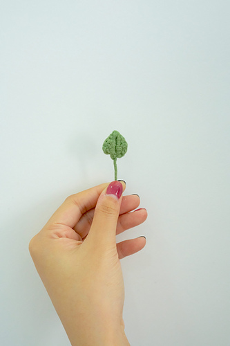 Ravelry: Crochet Small Flower Leaf pattern by Loopara Crochet