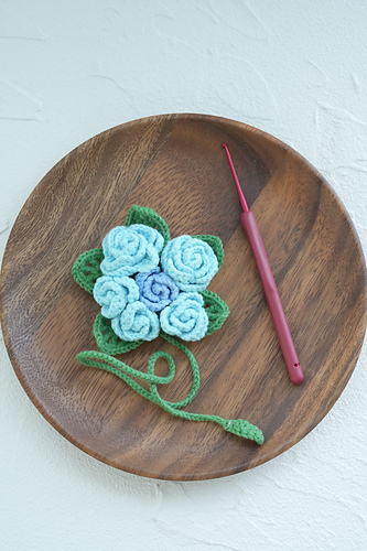 Ravelry: Crochet Multi-head Small Rose Applique pattern by Loopara Crochet