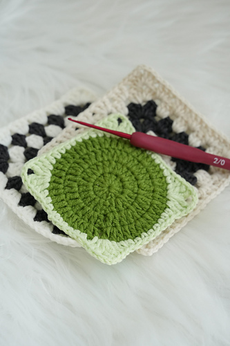Ravelry: Crochet Circle Granny Square pattern by Loopara Crochet