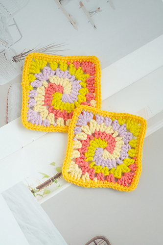Ravelry: Crochet Spiral Granny Square pattern by Loopara Crochet