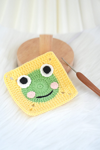 Ravelry: Crochet Frog Granny Square pattern by Loopara Crochet