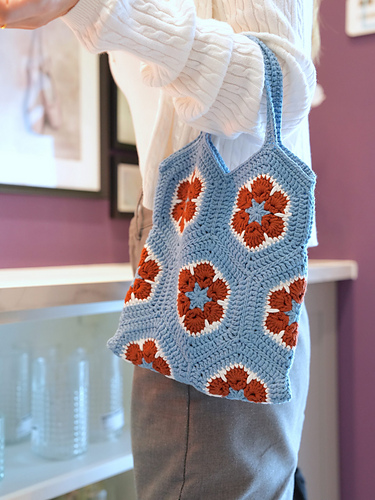 Ravelry: Crochet Hexagon Granny Square Bag pattern by Loopara Crochet