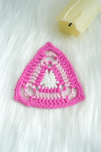 Ravelry: Crochet Triangle Granny Square (Style VI) pattern by Loopara ...