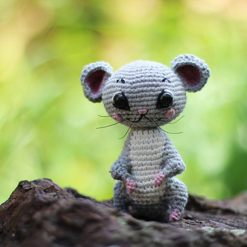 Ravelry: Mouse Pipa pattern by Angelina Taranina