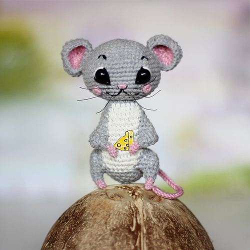 Ravelry: Mouse Pipa pattern by Angelina Taranina