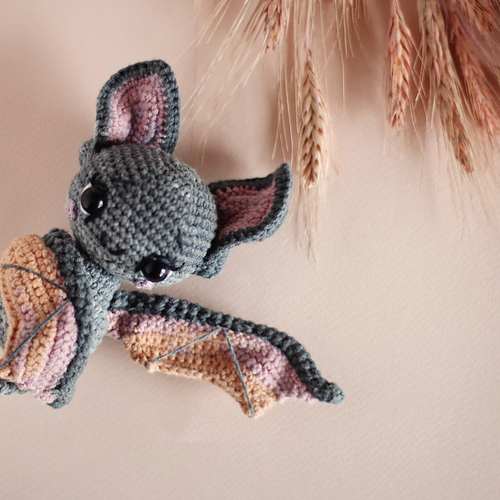 Ravelry: Bat Batty pattern by Angelina Taranina