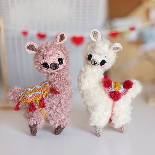 Ravelry: Alpacas Mili and Ivo pattern by Angelina Taranina
