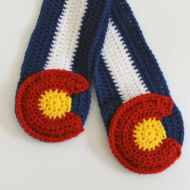 Ravelry: Colorado Pocket Scarf pattern by Lori Thompson