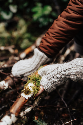 Ravelry: Windbound Mitts pattern by Lindsey Fowler