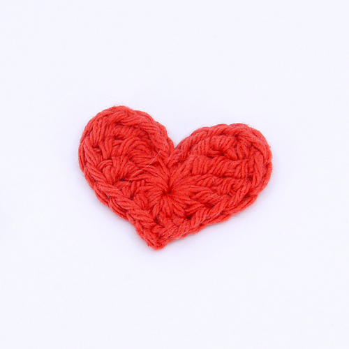 Ravelry: Mini Flat Crocheted Hearts pattern by LouiesLoops