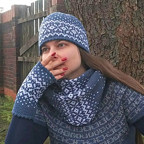 Ravelry: Winter Stars infinity scarf pattern by Knitting With Judit Horvath