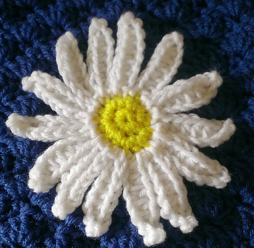 Ravelry: Daisy applique pattern by Maz Kwok