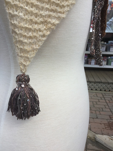 Ravelry: Sassy Triangle Shawl pattern by Lucinda Iglesias