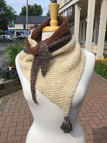 Ravelry: Sassy Triangle Shawl pattern by Lucinda Iglesias