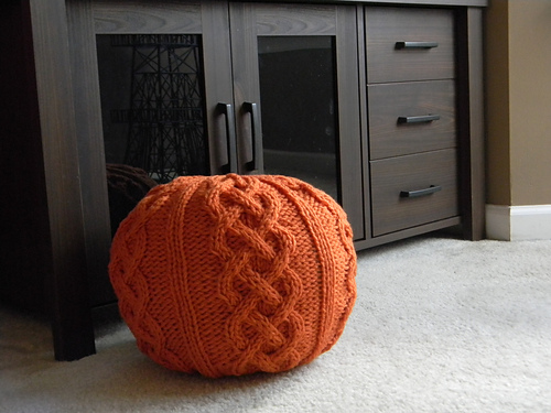Ravelry: chunky cable knit pouf pattern by Theresa Boyce