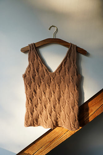 Ravelry: Minou Top pattern by Luisa Rehkopf