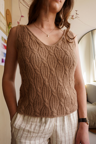 Ravelry: Minou Top pattern by Luisa Rehkopf