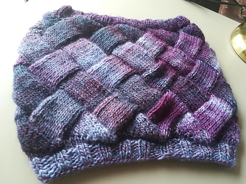 Ravelry: Entrelaçados Cowl pattern by Lulexa - Monica Cabral