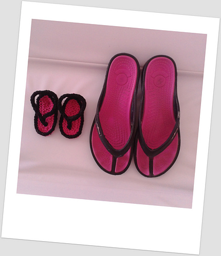 Ravelry: Fuchsia Flip Flops pattern by Lunatic Knitter