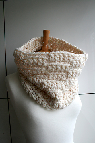 Ravelry: Super Chunky Textured Cowl 188 pattern by Luz Mendoza