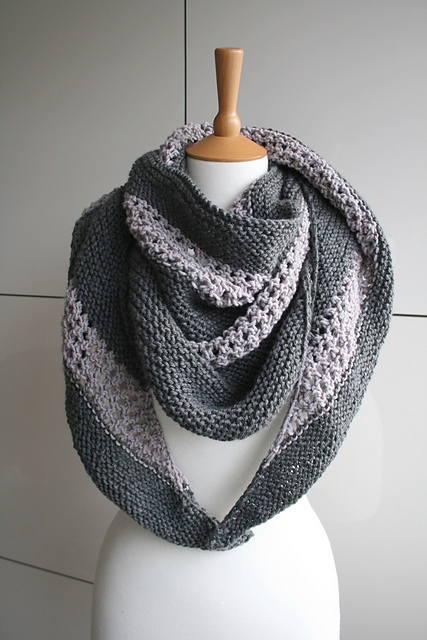Ravelry: Two tone lace scarf 16 pattern by Luz Mendoza