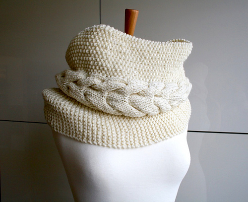 Ravelry: Cable loop scarf 17 pattern by Luz Mendoza