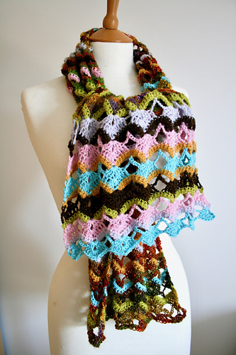 Ravelry: Welcome fall shawl 284 pattern by Luz Mendoza