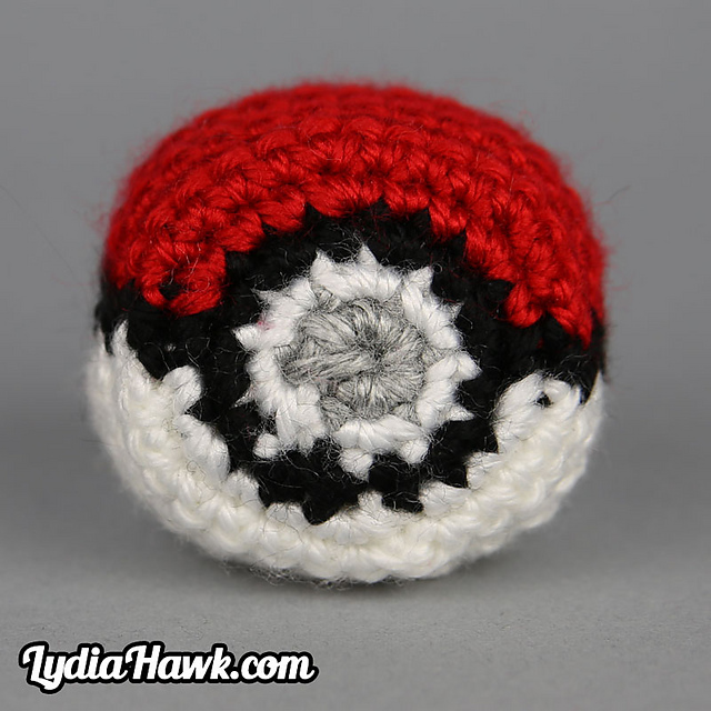 Ravelry: Pokéball Footbag pattern by Lydia Hawk