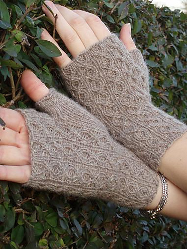 Ravelry: Twist mitts pattern by Karen S. Lauger