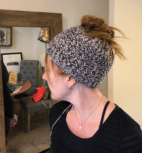 Ravelry: Pala Messy Bun hat pattern by Kati Jäppinen