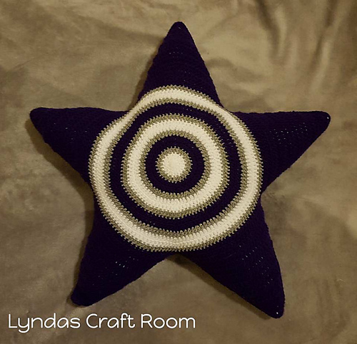Ravelry: Christmas is... Star Cushion pattern by Lyndas Craft Room