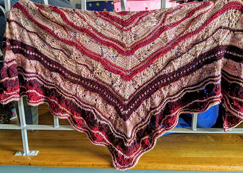 Ravelry: Curved Triangle Shawl pattern by Iris Schreier