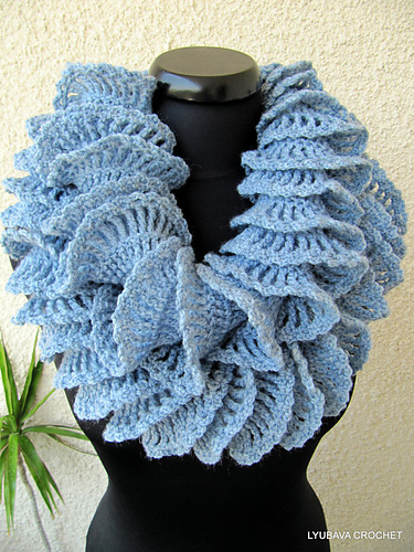 Ravelry: Double Ruffle Scarf Tutorial pattern by Milimagfa