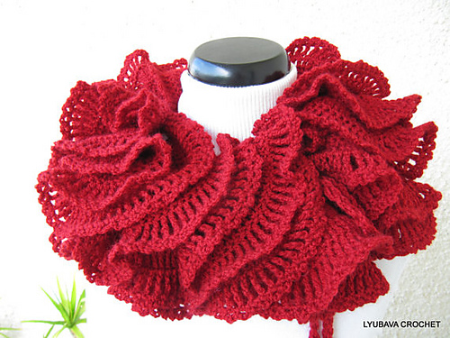 Ravelry: Double Ruffle Scarf Tutorial pattern by Milimagfa