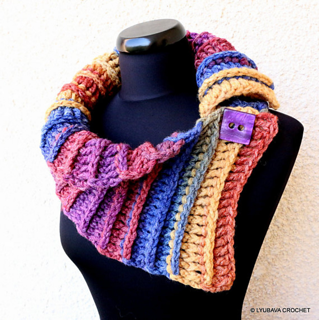 Ravelry: Multicolor Chunky Scarf "Two Buttons" pattern by Milimagfa