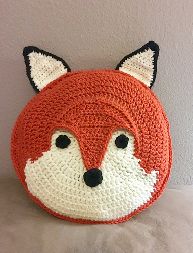 Ravelry: Fox Pillow pattern by Susan Capizzi