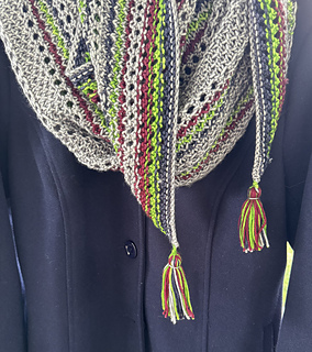 Ravelry: Bonny Wee Kerchief pattern by Marjorie Mulla