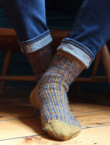 Ravelry: Aloe Socks pattern by Fay Dashper-Hughes