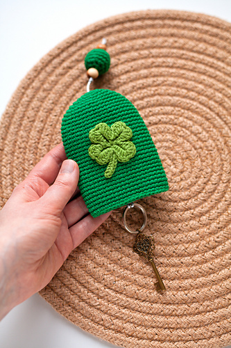 Ravelry: Shamrock Key Cover pattern by Maria Vlasova