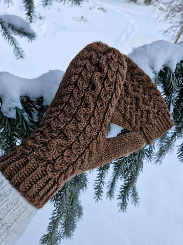 Ravelry: Queria palmikkolapaset pattern by Maarit O.