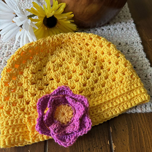 Ravelry: Daisy Beanie pattern by Debbie Field