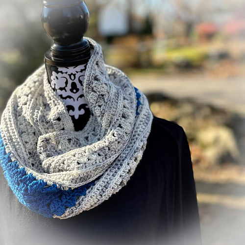 Ravelry: Aria Cowl pattern by Debbie Field