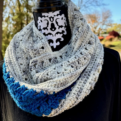 Ravelry: Aria Cowl pattern by Debbie Field