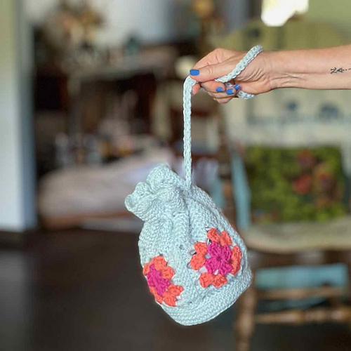 Ravelry: Briar Rose Bag pattern by Debbie Field Ravelry: Briar Rose Bag pattern by Debbie Field