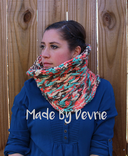 Ravelry: Slip Stitch Cowl pattern by MadeByDevrie