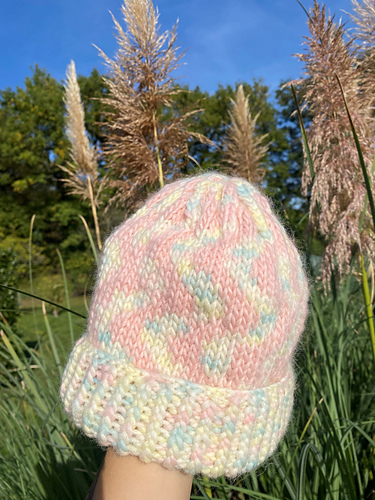 Ravelry: The Wavy Days Beanie pattern by Grace Compton
