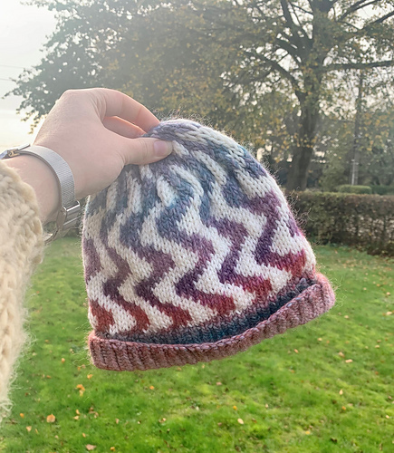 Ravelry: The Wavy Days Beanie pattern by Grace Compton