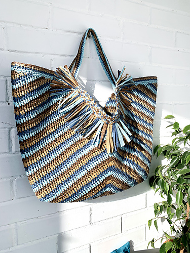 Ravelry: Raffia Beach Bag pattern by Kate Pilyavskaya